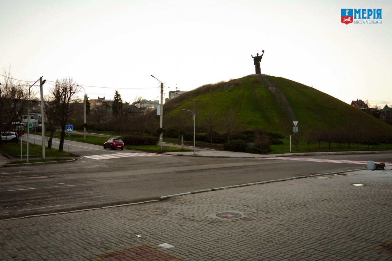 У Черкасах перенесли пішохідний перехід навпроти Долини троянд (ФОТОФАКТ). Читайте на UKR.NET